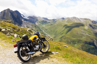 Pros and Cons of Owning a Motorcycle | Sherpa Auto Transport